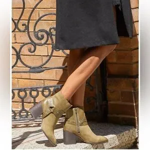 Vionic | Shoes | Vionic Carnelia Chelsea Boot Block Heel Olive Oil ...